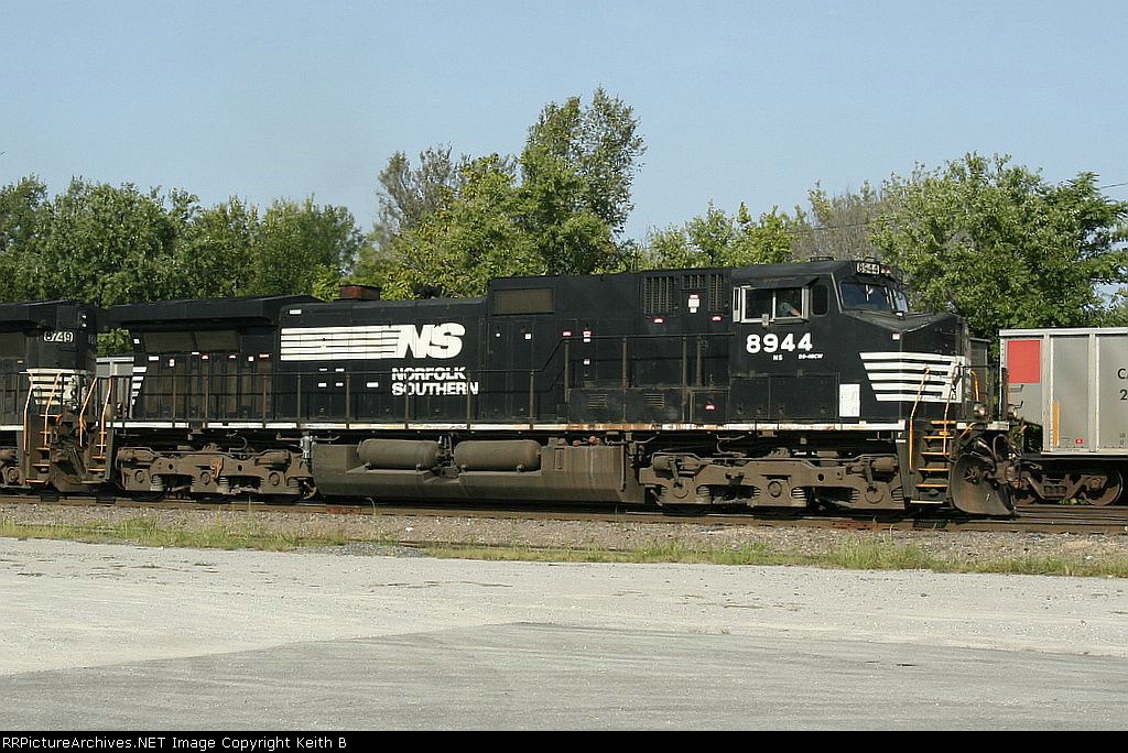 NS 8944